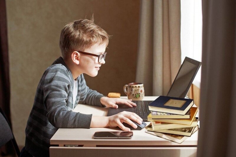 Bolaga stress va tabaqalanish xavfi. Nega repetitorga borish shart bo ...